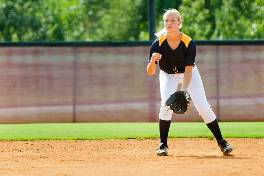 A female softball player is ready to catch a ball. – Do It Yourself ...